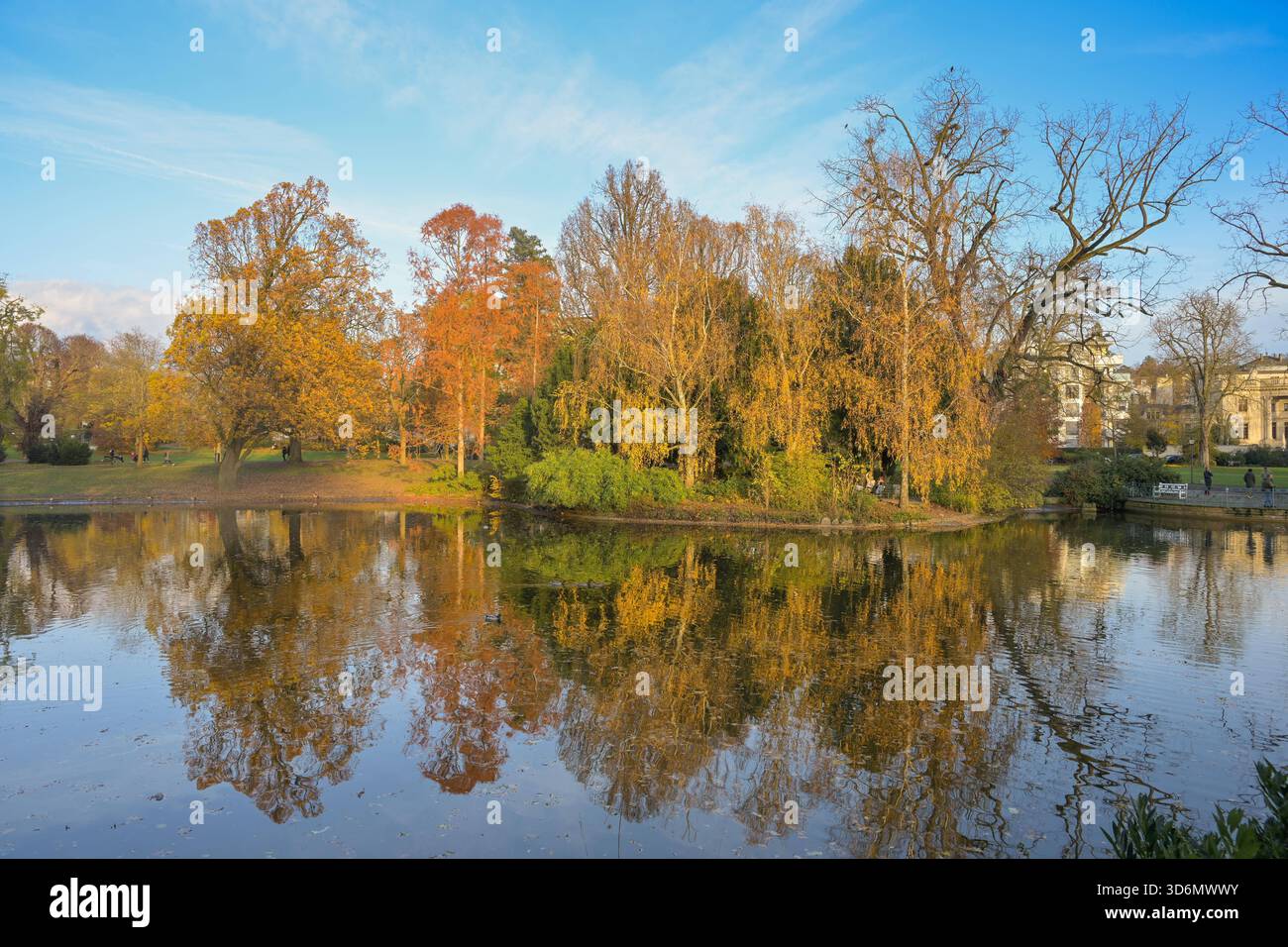 Herbst im Landschaftspark Warmer Damm, Salzbach Teich, Wiesbaden ...