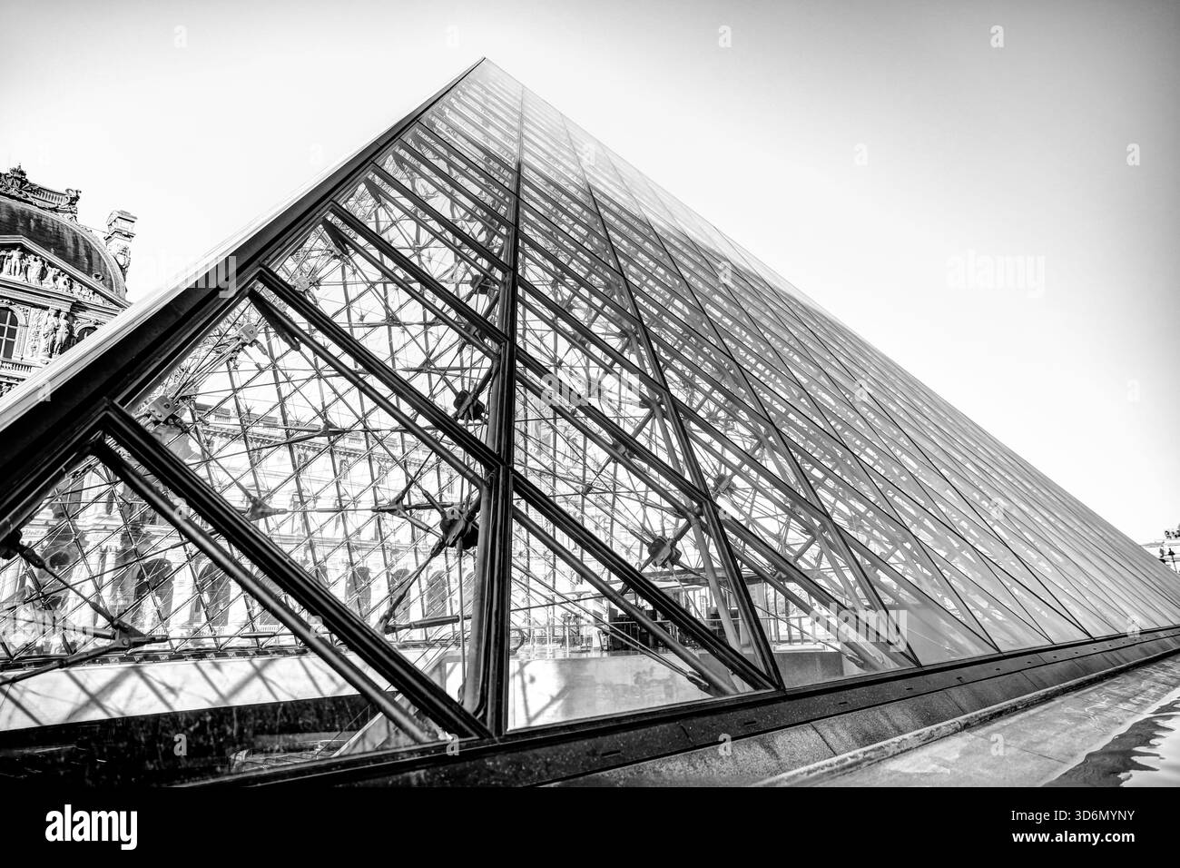 Visitors surrounding Black and White Stock Photos & Images - Alamy