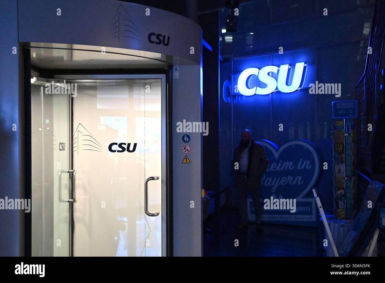 Randmotiv:Blau leuchtendes CSU Logo. CSU Klausurtagung des ...