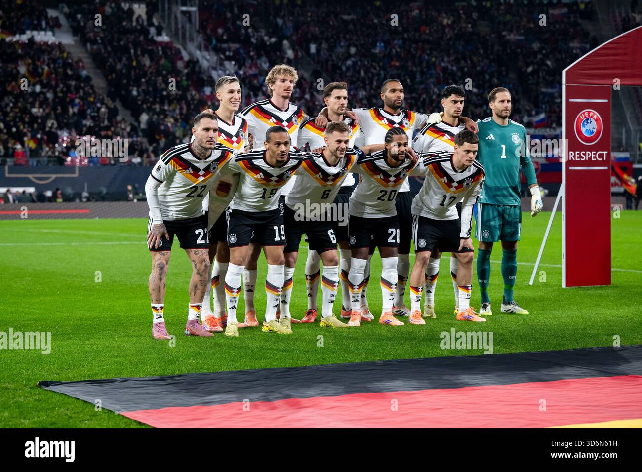 Starting lineup team photo Nico Schlotterbeck (Germany, #15), Nick ...