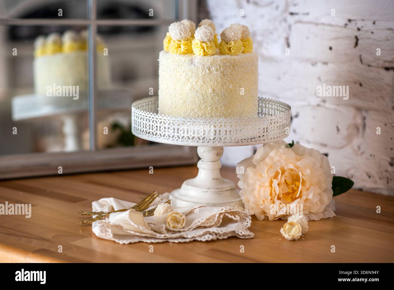 Beautiful birthday wedding cake hi-res stock photography and images - Alamy