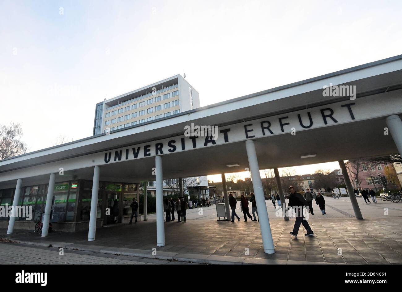 Haupteingang der Universität Erfurt an der Nordhäuser Straße ...