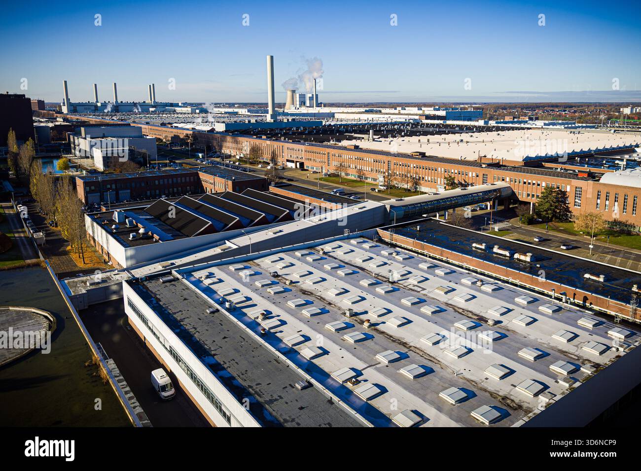 21 November 2025, Lower Saxony, Wolfsburg: The Volkswagen main plant ...
