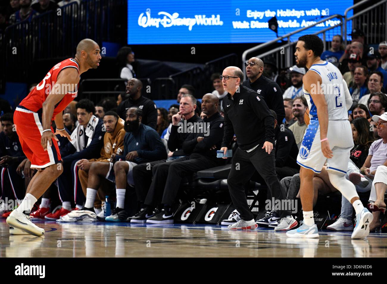 Los Angeles Clippers assistant coach Jeff Van Gundy, center, calls out ...