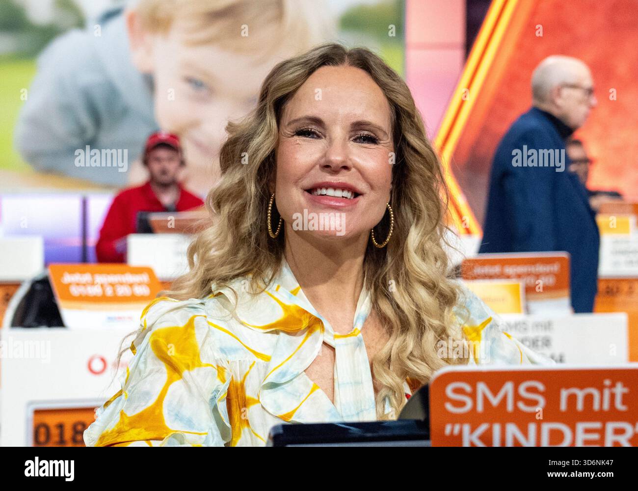 Moderatorin Katja Burkard beim 30. RTL-Spendenmarathon 2025 im Studio 8 der EMG Studios in Hürth ...