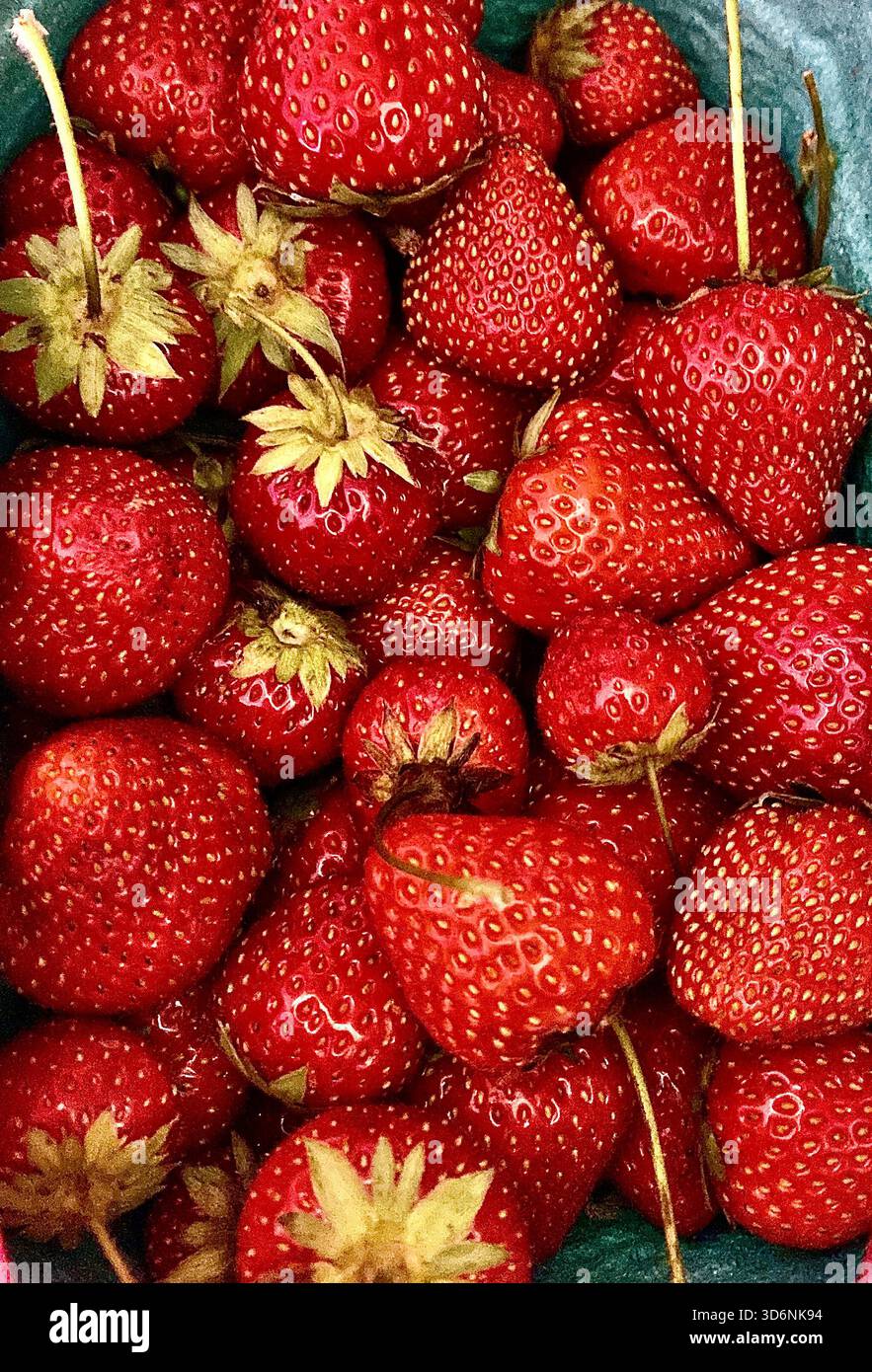Basket full red delicious hi-res stock photography and images - Alamy