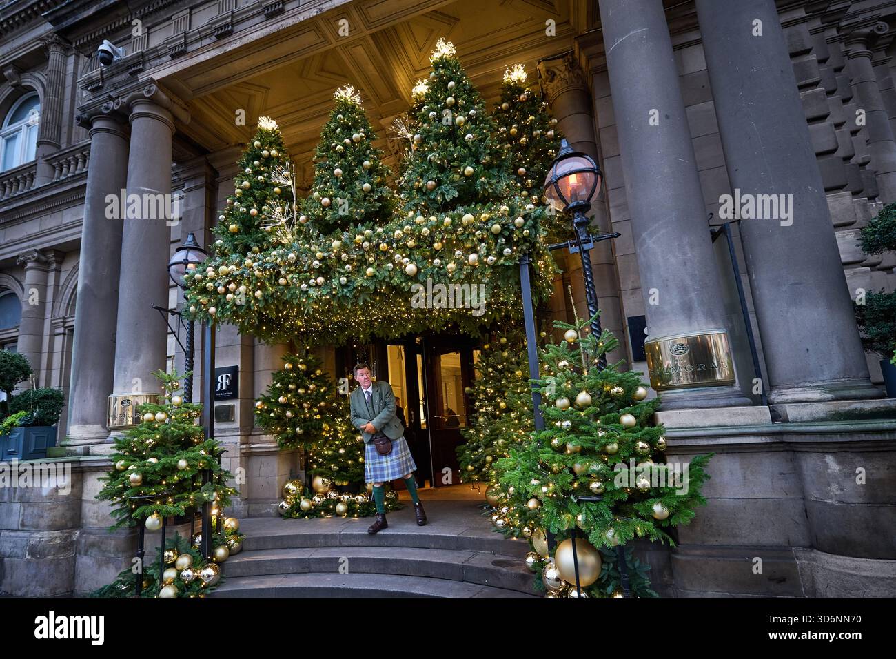 Edinburgh Scotland, UK 21 November 2025. Christmas decorations at the ...
