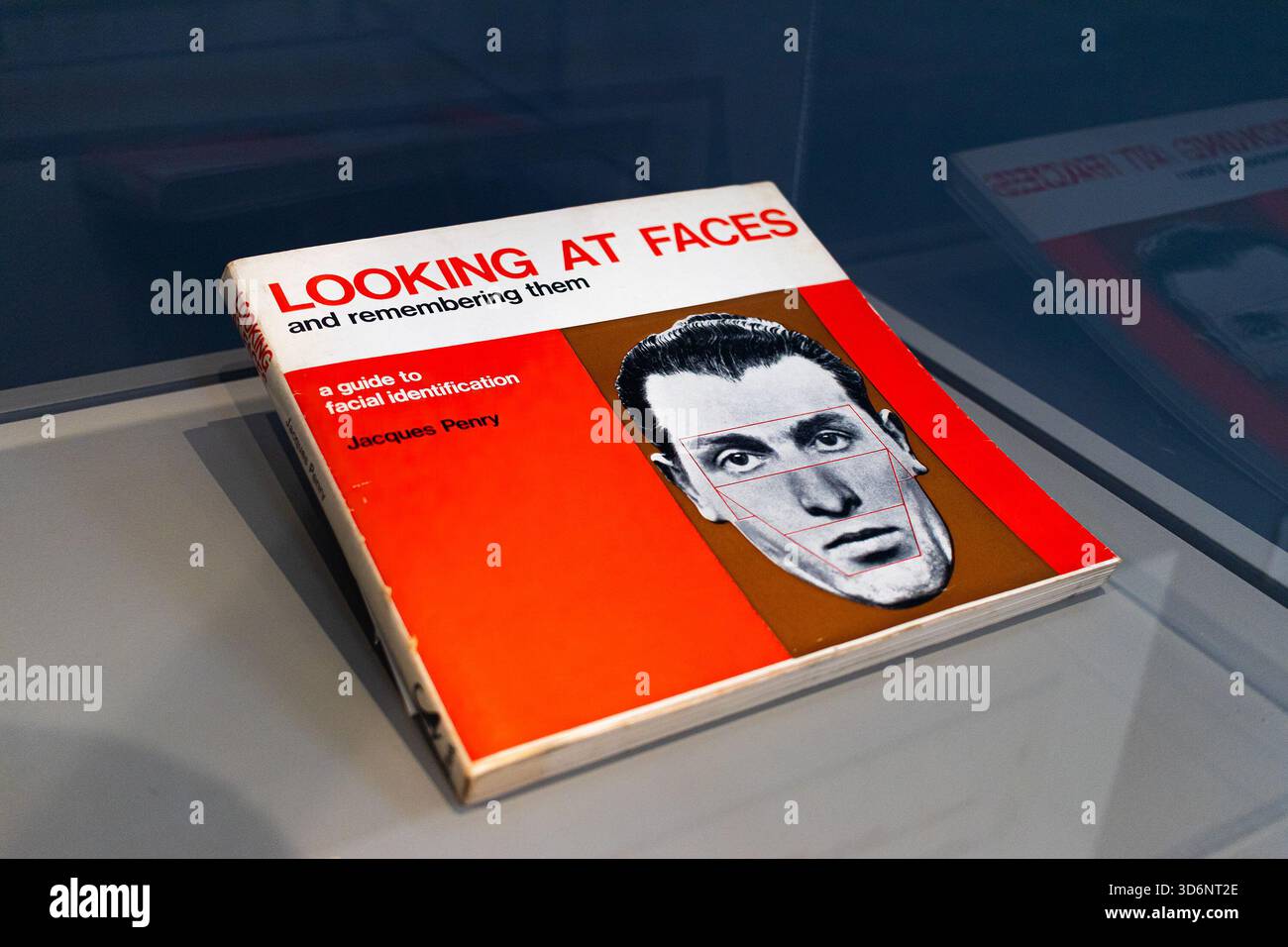 Guide to facial identification hi-res stock photography and images - Alamy