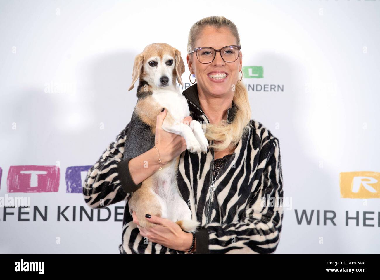 DOC POLLY, Dr. Tanja POLLMUELLER, Pollmüller, Tieraerztin, mit ihrem ...