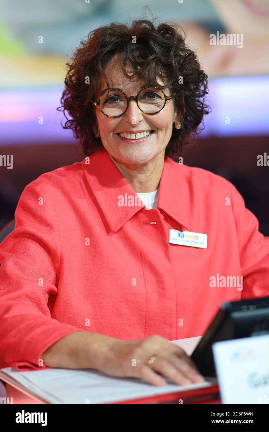 Gabriele KELLERMANN, Portraet, Porträt, Portrait, Angeschnittenes ...
