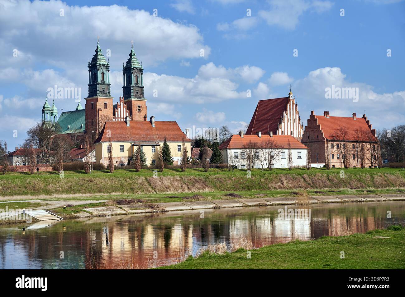 Historic buildings on warta hi-res stock photography and images - Alamy