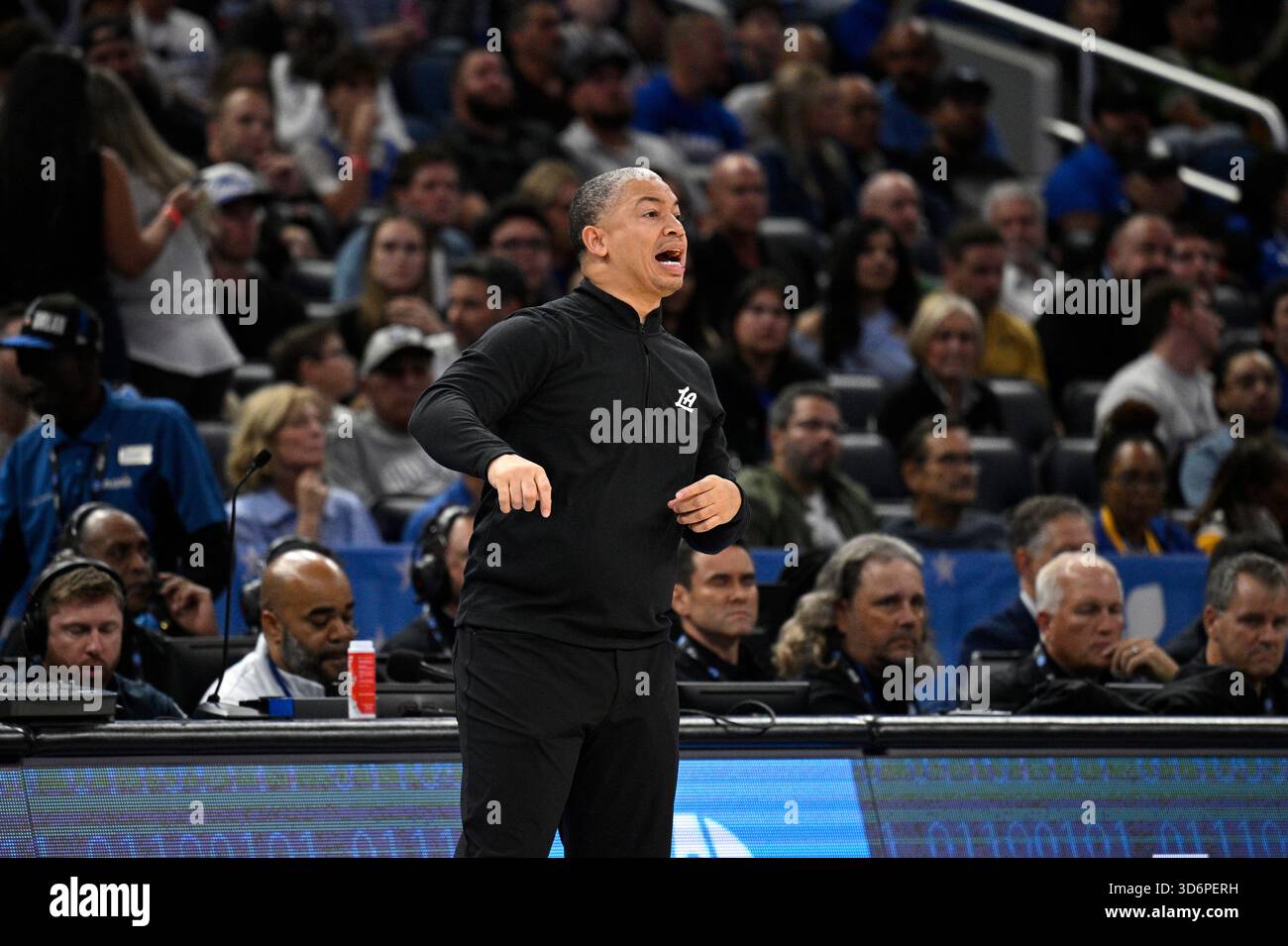 Los Angeles Clippers head coach Tyronn Lue calls out instructions ...
