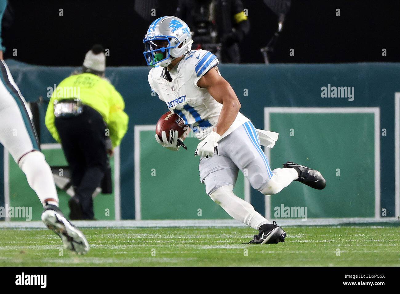 Detroit Lions wide receiver Kalif Raymond (11) runs with the ball ...