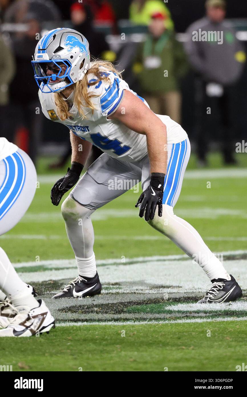 Detroit Lions middle linebacker Alex Anzalone (34) lines up for play ...