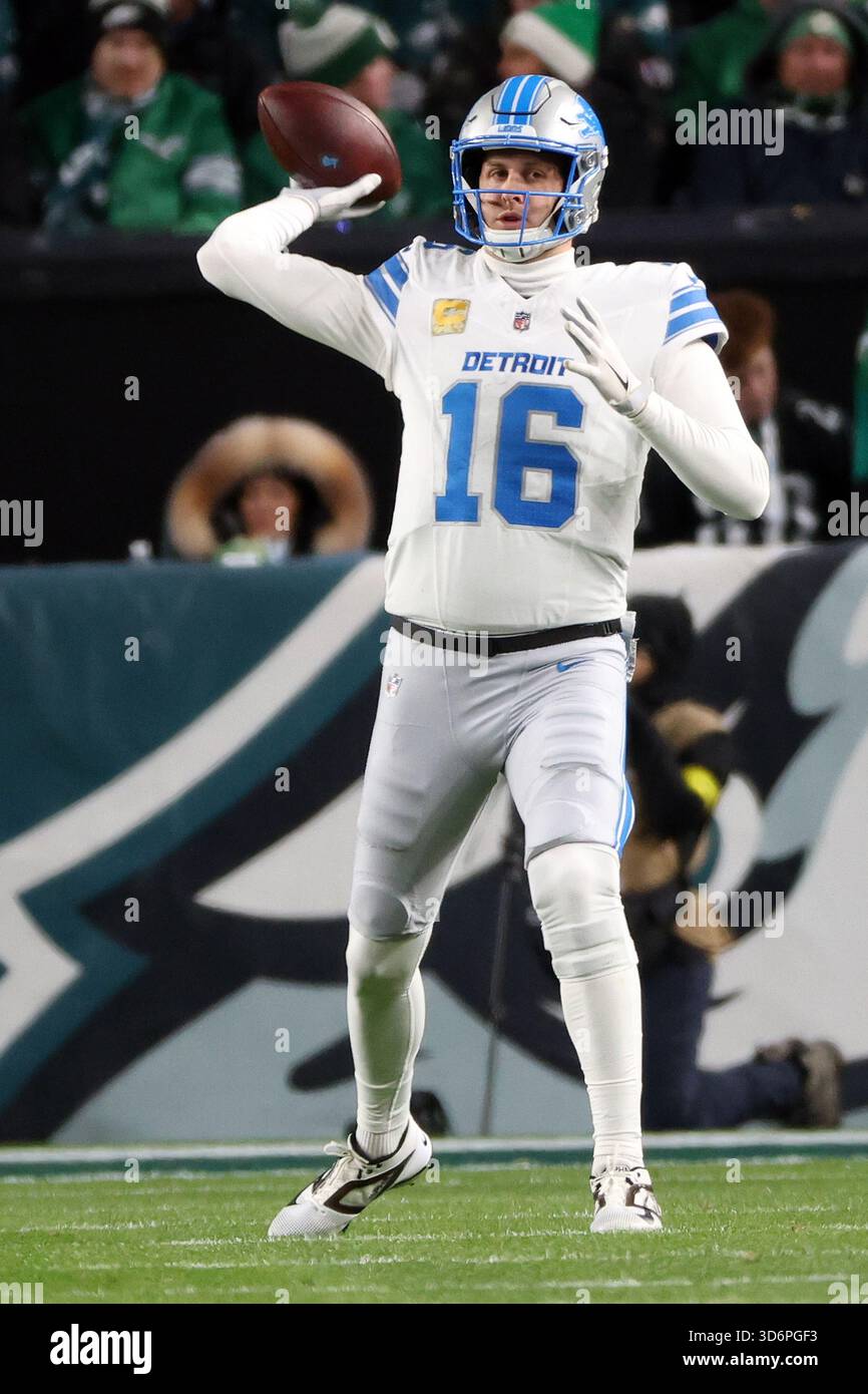 Detroit Lions quarterback Jared Goff (16) throws the ball during an NFL ...