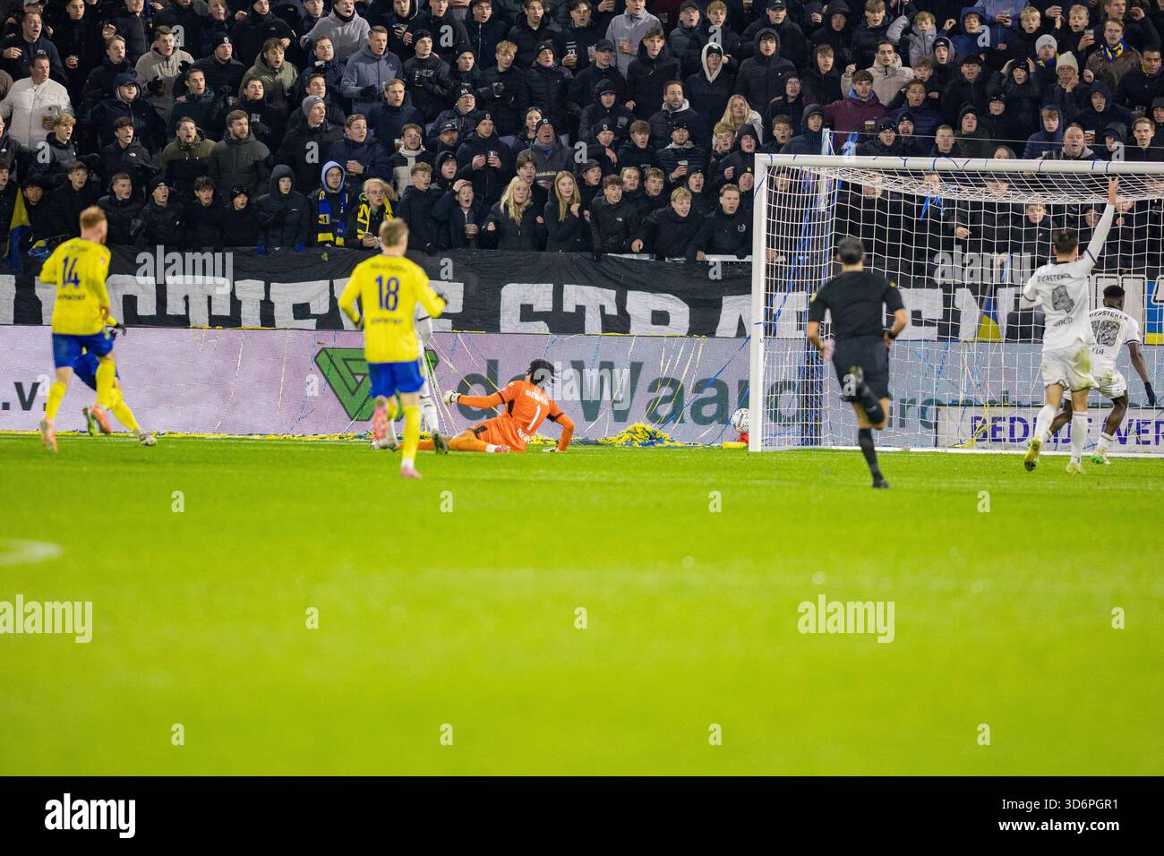 LEEUWARDEN , 21-11-2025 , Kooi Stadium , season 2025 / 2026 , Dutch ...