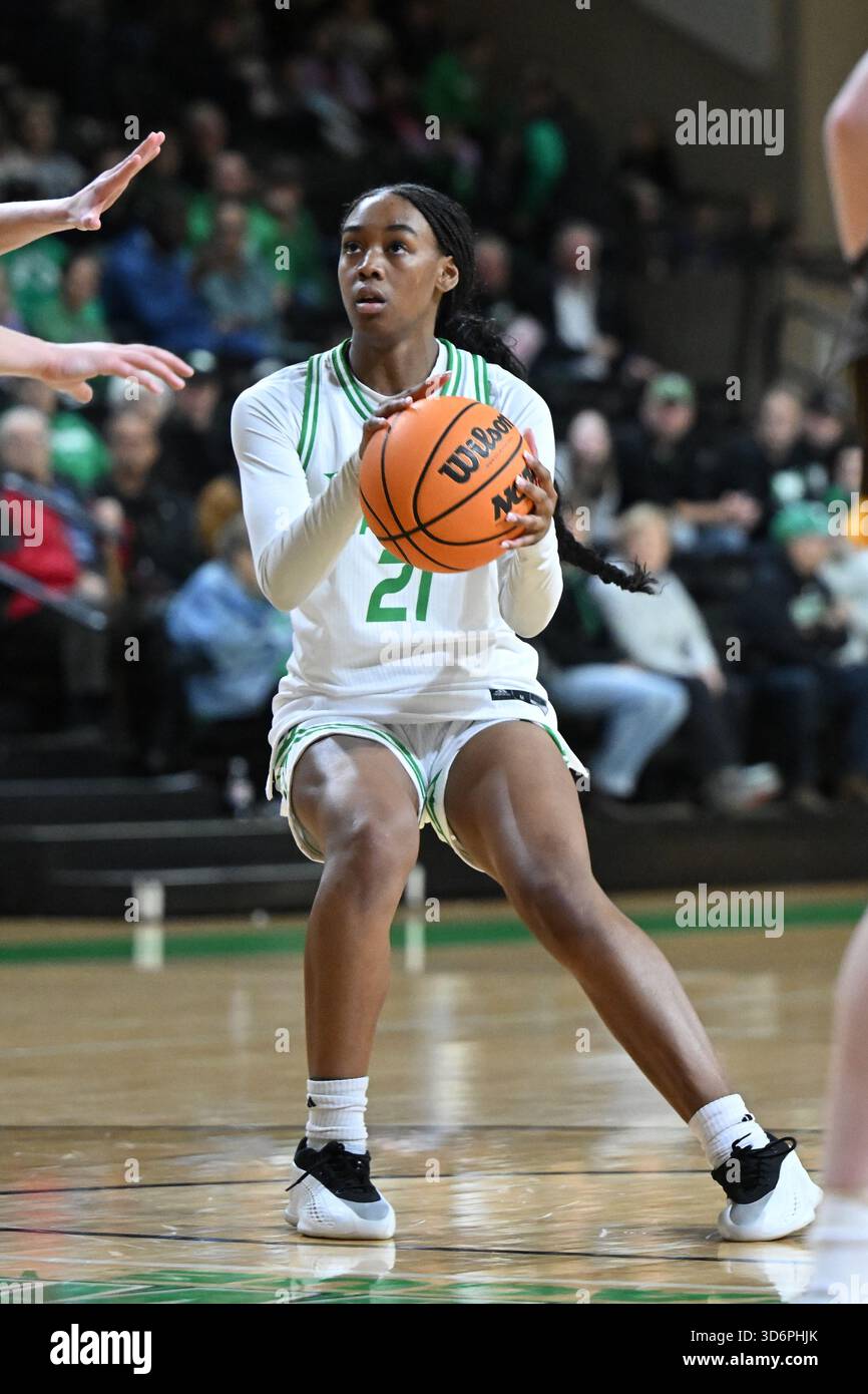 North Dakota Fighting Hawks guard London Harris (21) looks to shoot ...