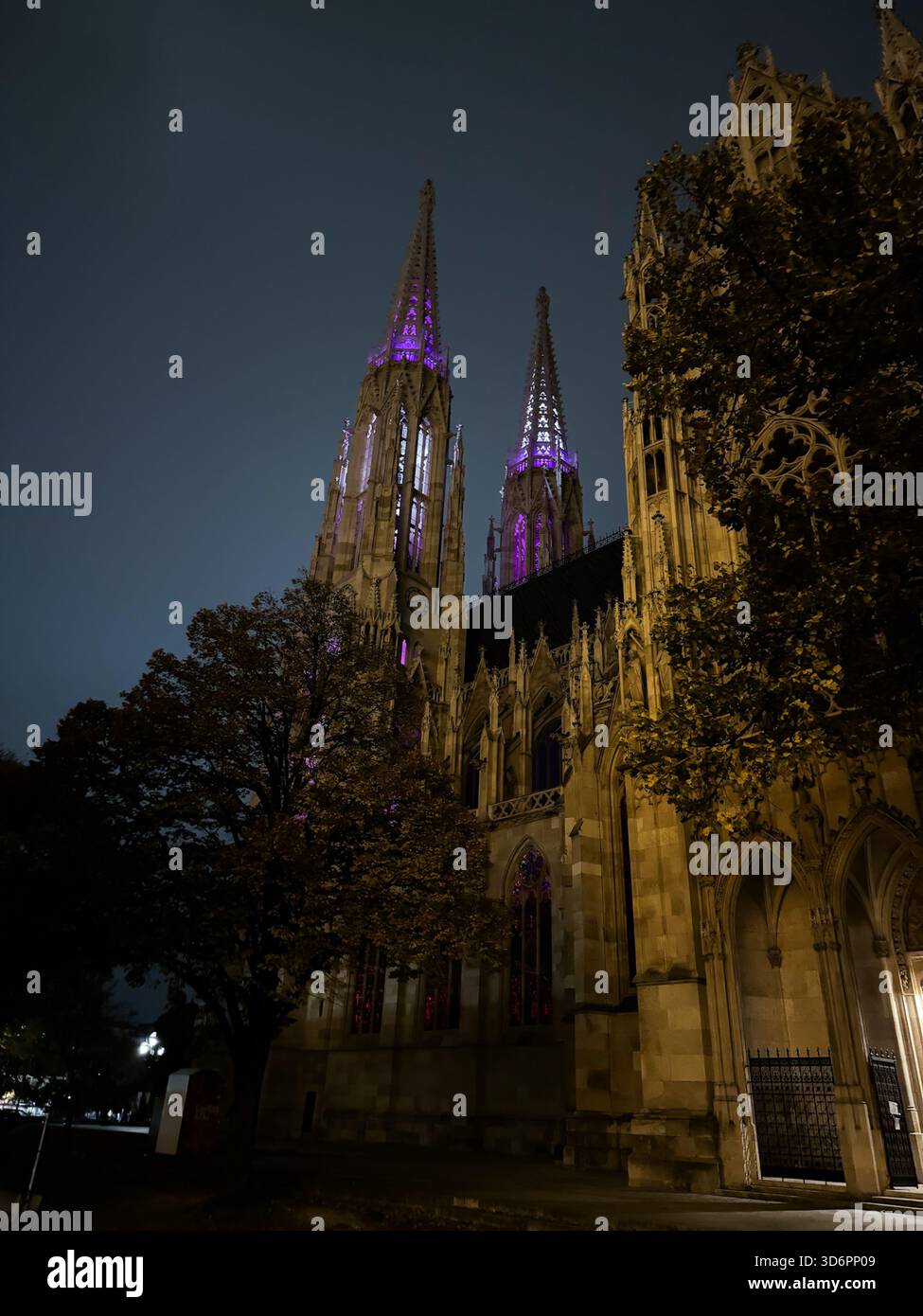 Illuminated facade historic building hi-res stock photography and ...