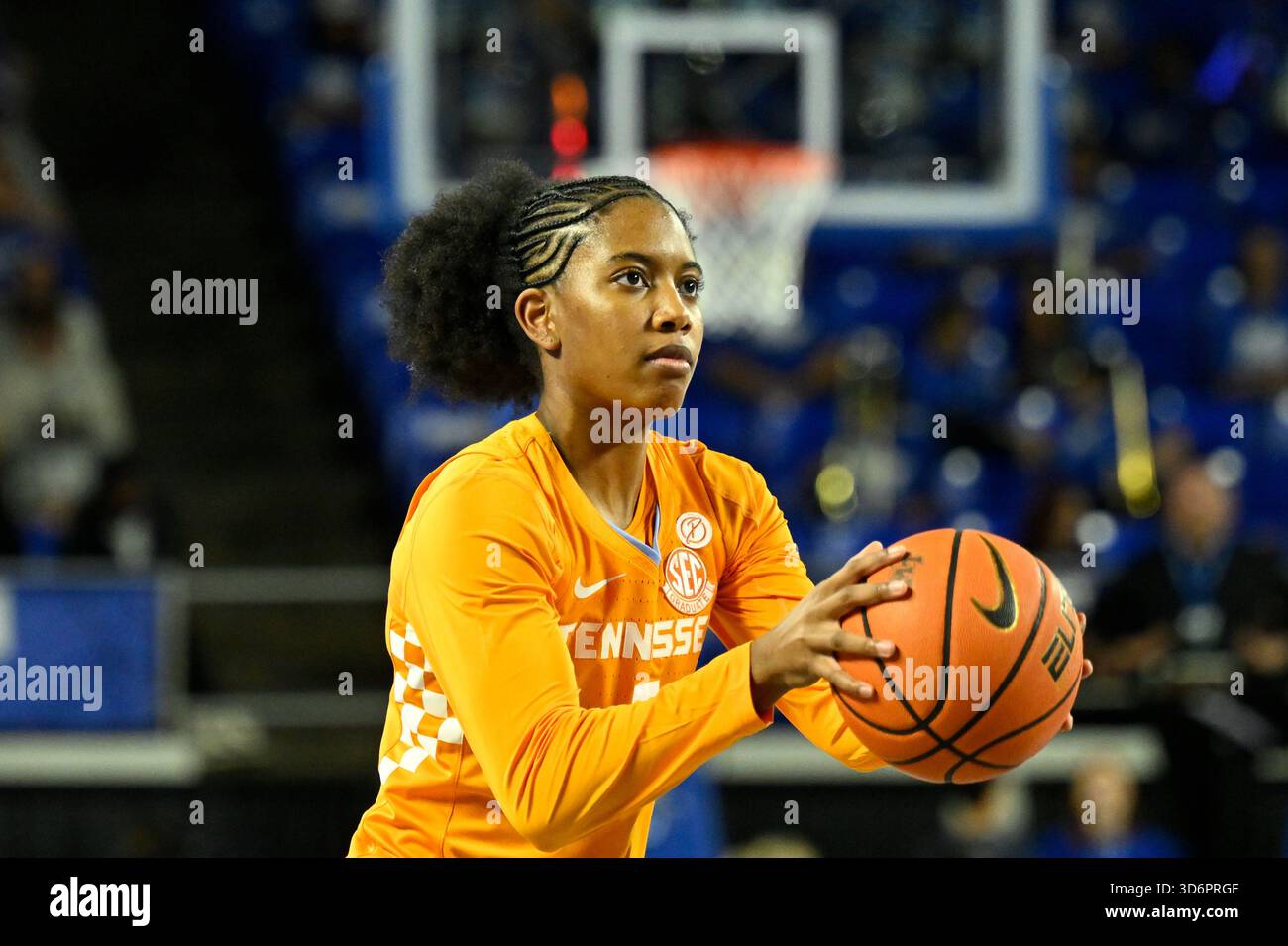 Tennessee guard Kaiya Wynn (5) plays Middle Tennessee in an NCAA ...