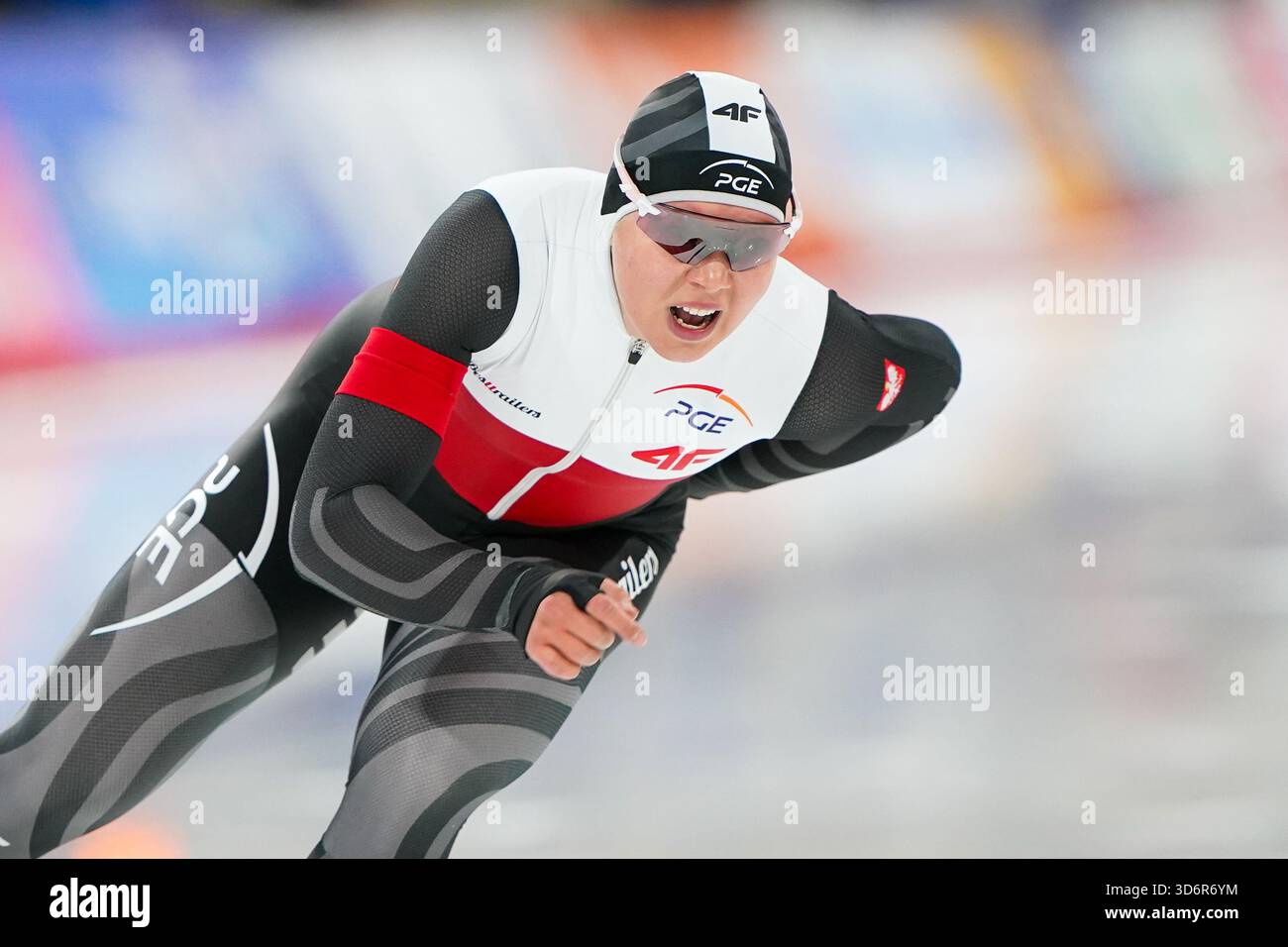CALGARY, CANADA - NOVEMBER 21: Natalia Jabrzyk of Poland during the ISU ...