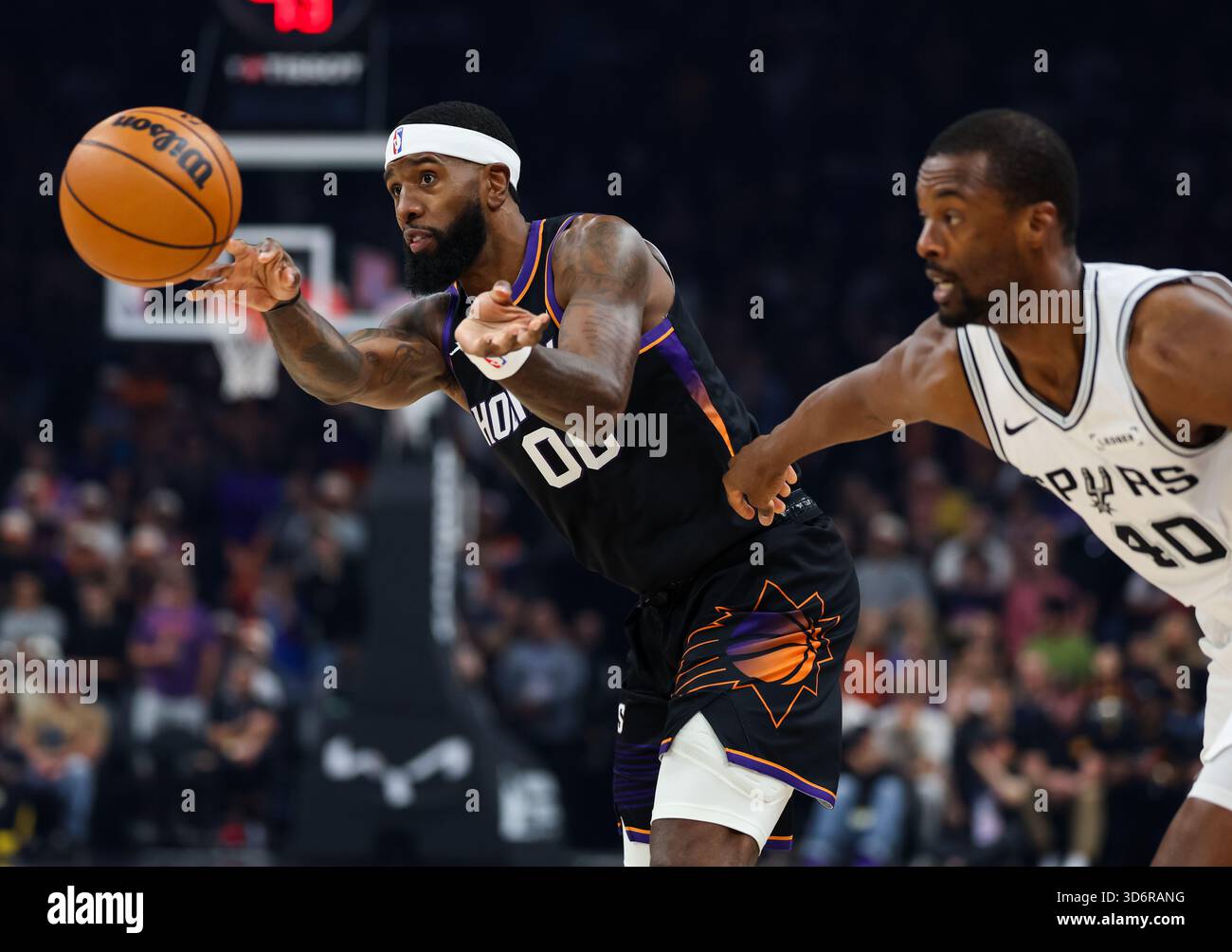 Phoenix Suns forward Royce O'Neale (00) passes the ball as San Antonio ...