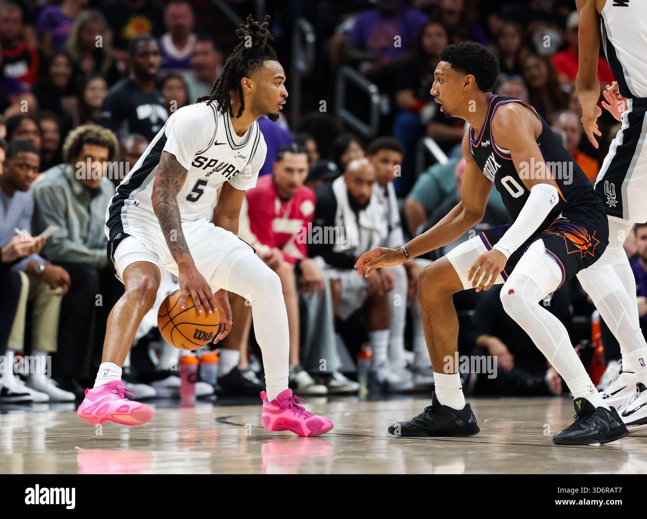San Antonio Spurs guard Stephon Castle (5) dribbles as Phoenix Suns forward Ryan Dunn (0 ...
