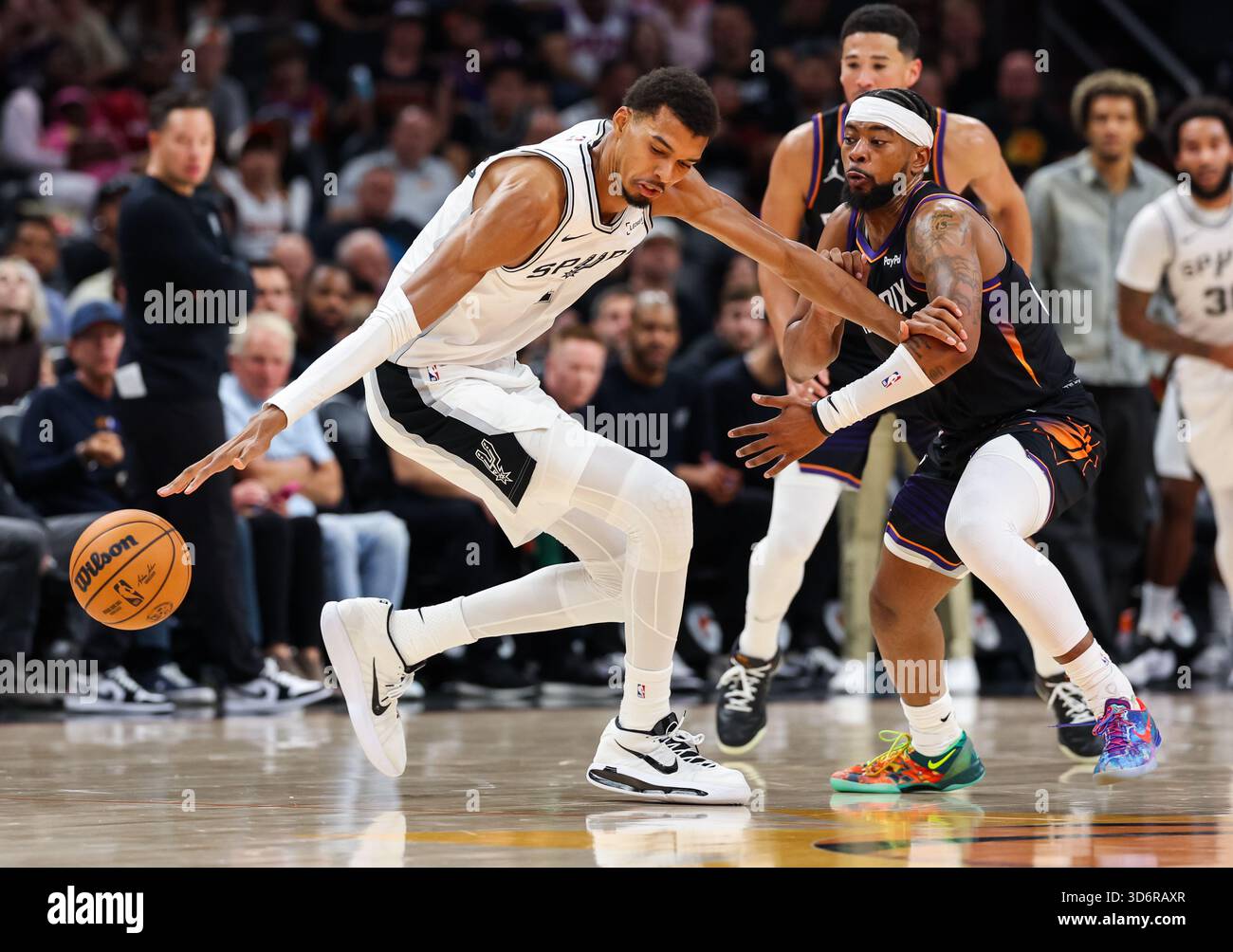 San Antonio Spurs forward Victor Wembanyama (1) loses handle of the ...