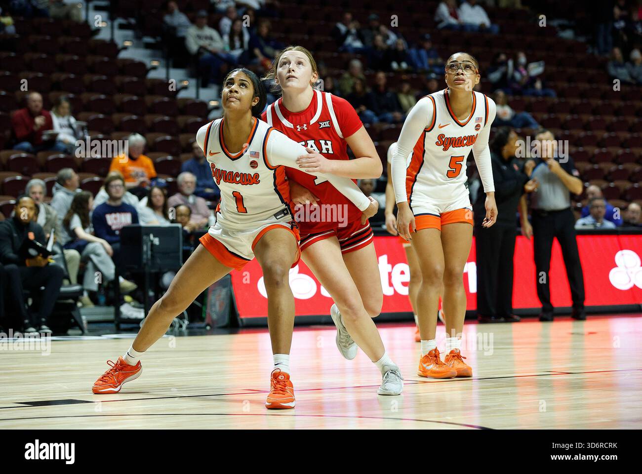 UNCASVILLE, CT - NOVEMBER 21: Keira Scott #1 of the Syracuse Orange ...