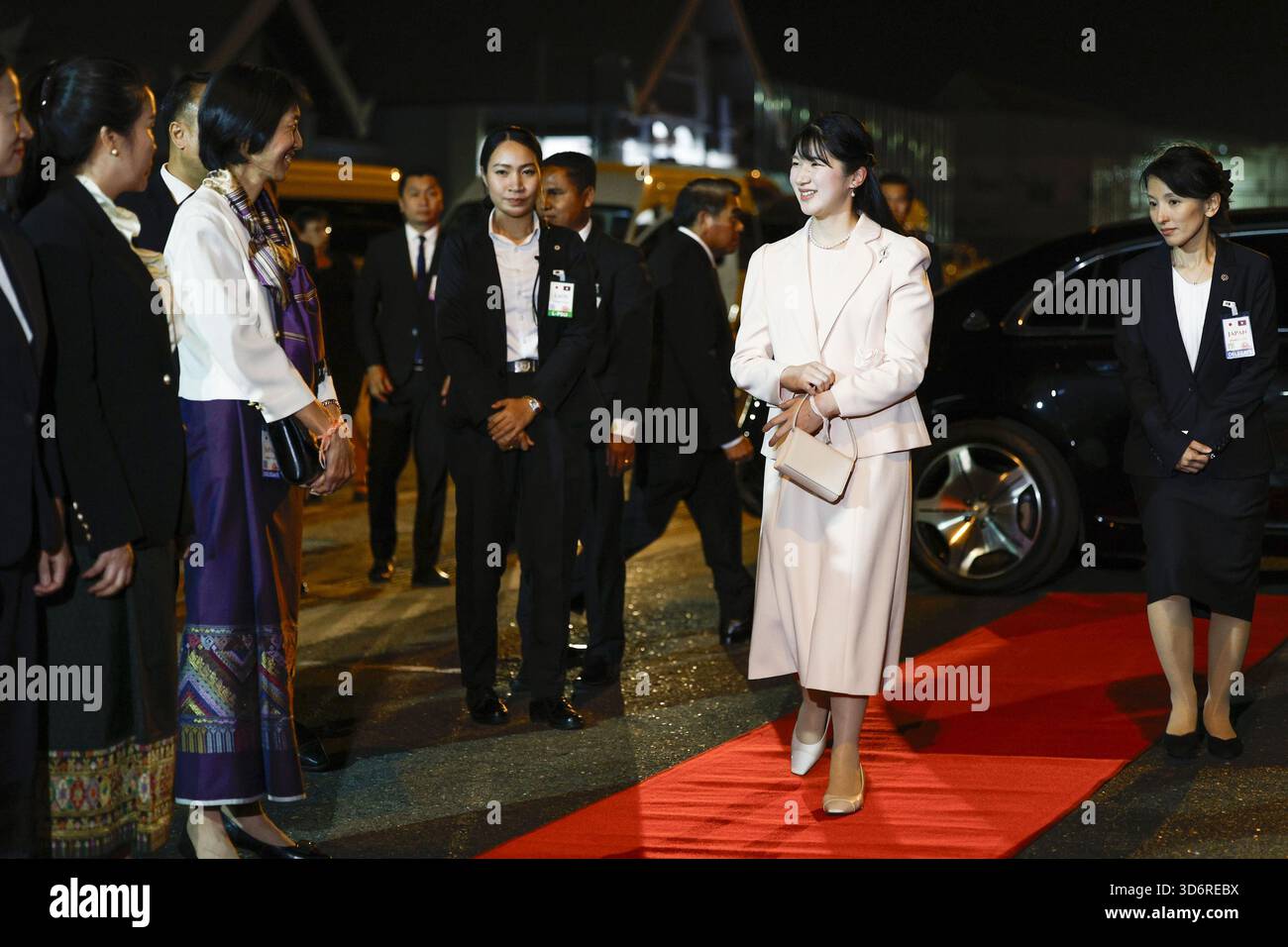 Princess Aiko, center front, the daughter of Japan's Emperor Naruhito ...