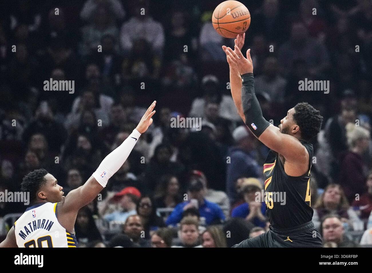 Cleveland Cavaliers guard Donovan Mitchell (45) shoots over Indiana ...