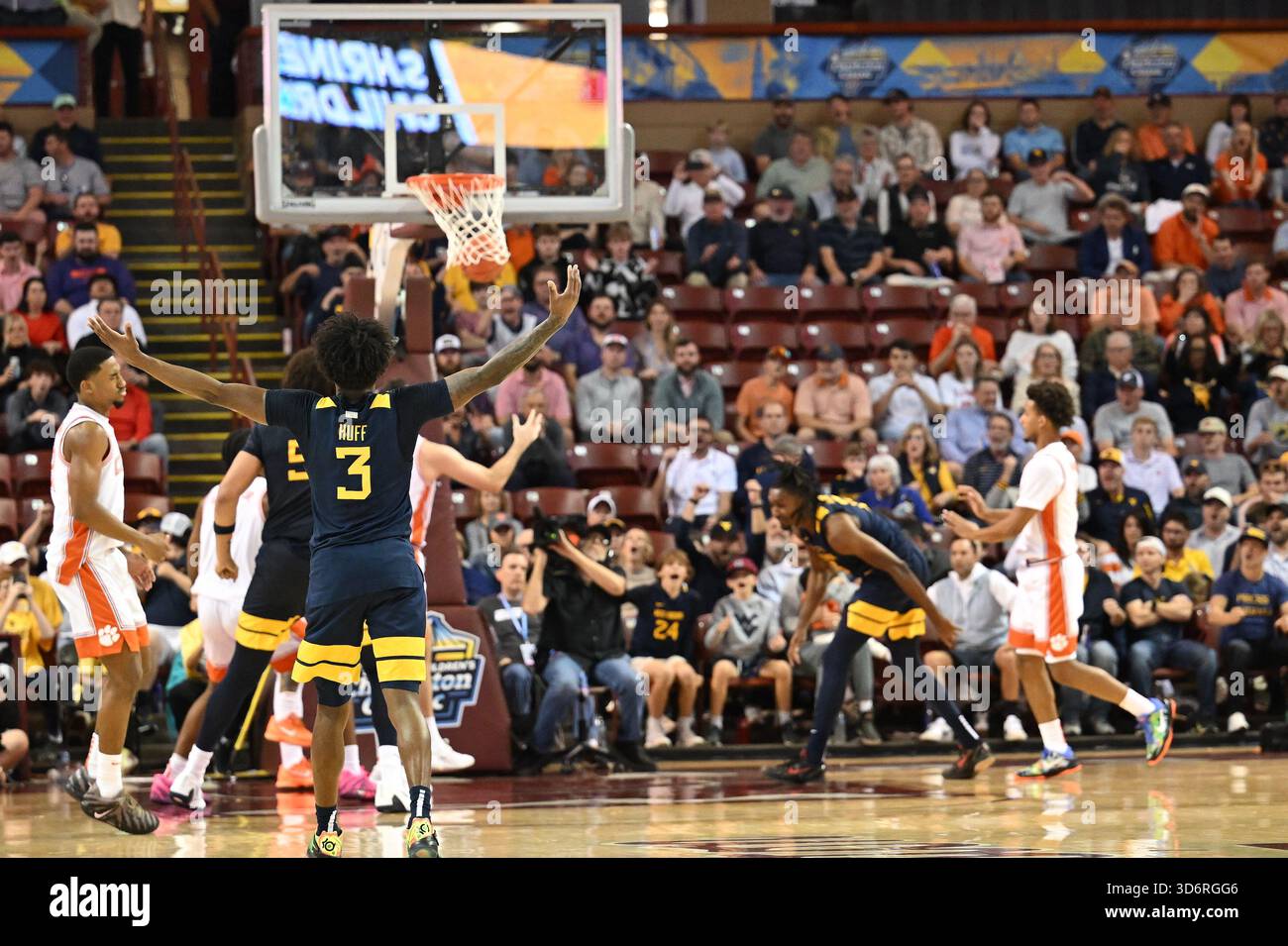 November 21, 2025; Honor Huff (3) of the West Virginia Mountaineers ...