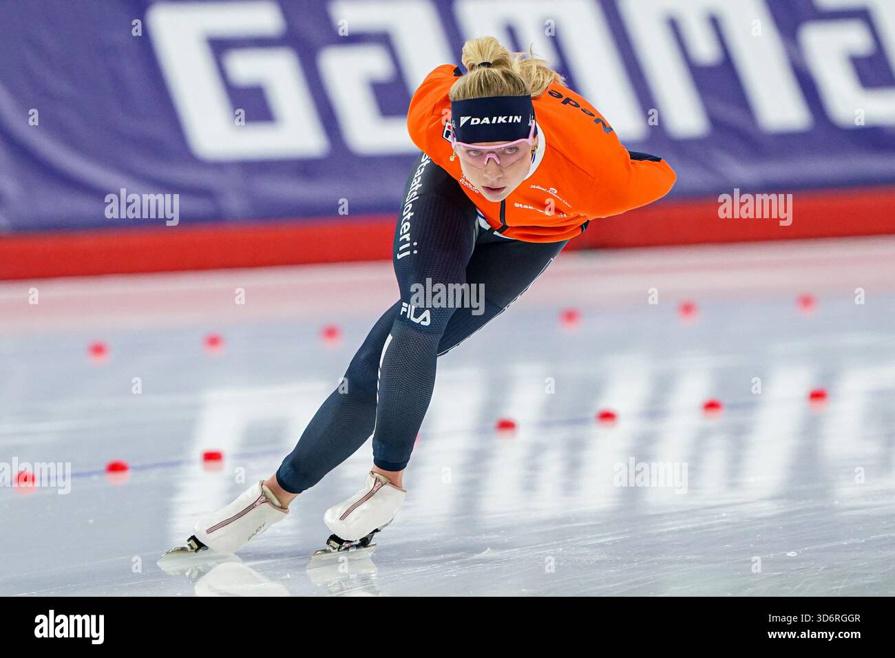 CALGARY, CANADA - NOVEMBER 21: Joy Beune of Netherlands during the ISU ...