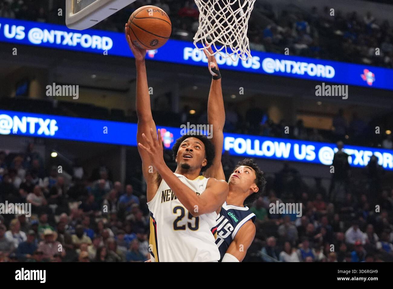 New Orleans Pelicans forward Trey Murphy III (25) shoots against Dallas ...