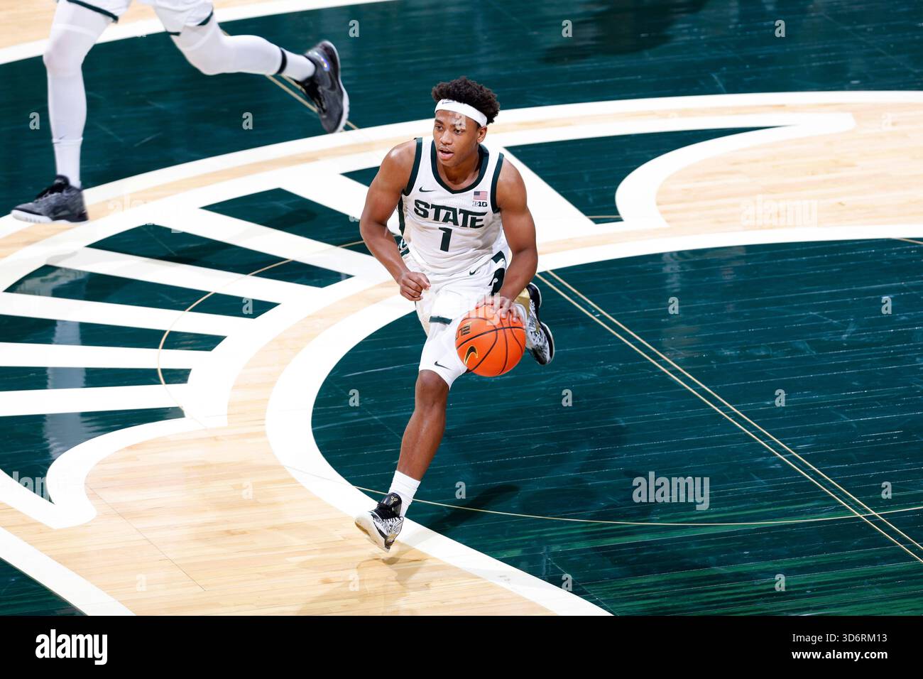 Michigan State guard Jeremy Fears Jr. (1) brings the ball up court ...
