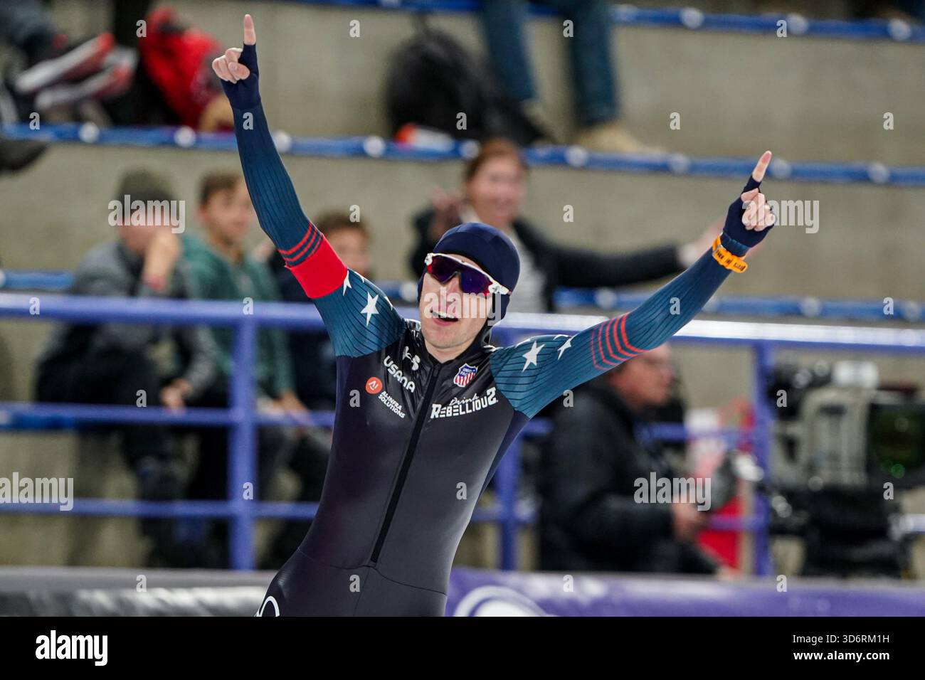 CALGARY, CANADA - NOVEMBER 21: Casey Dawson of United States of America ...