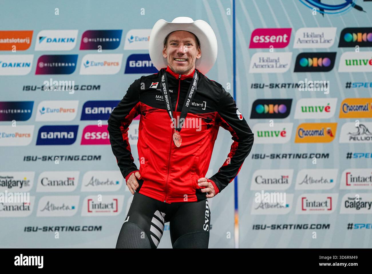 CALGARY, CANADA - NOVEMBER 21: Ted-Jan Bloemen of Canada during the ISU ...