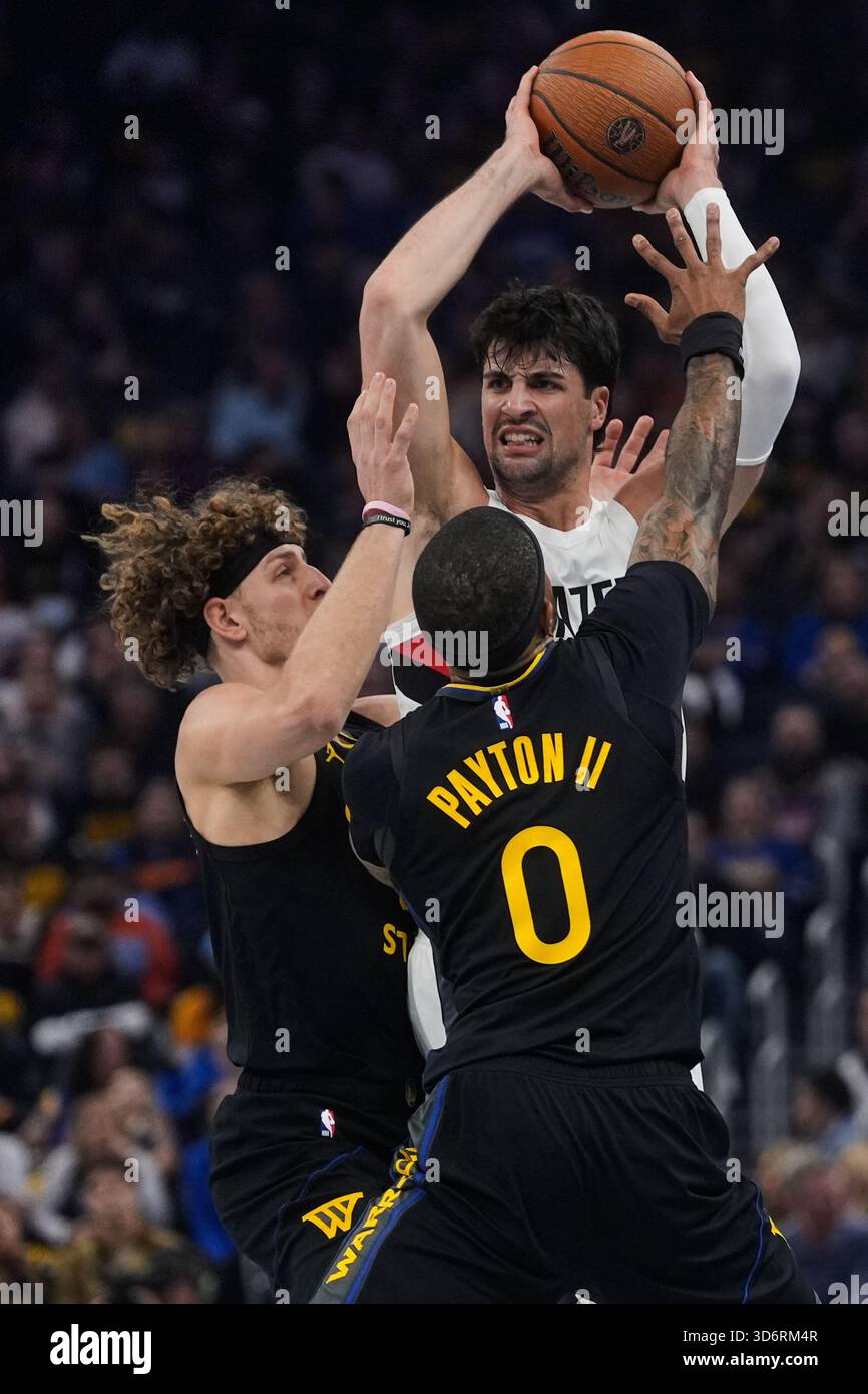 Portland Trail Blazers forward Deni Avdija, center, looks for an open ...