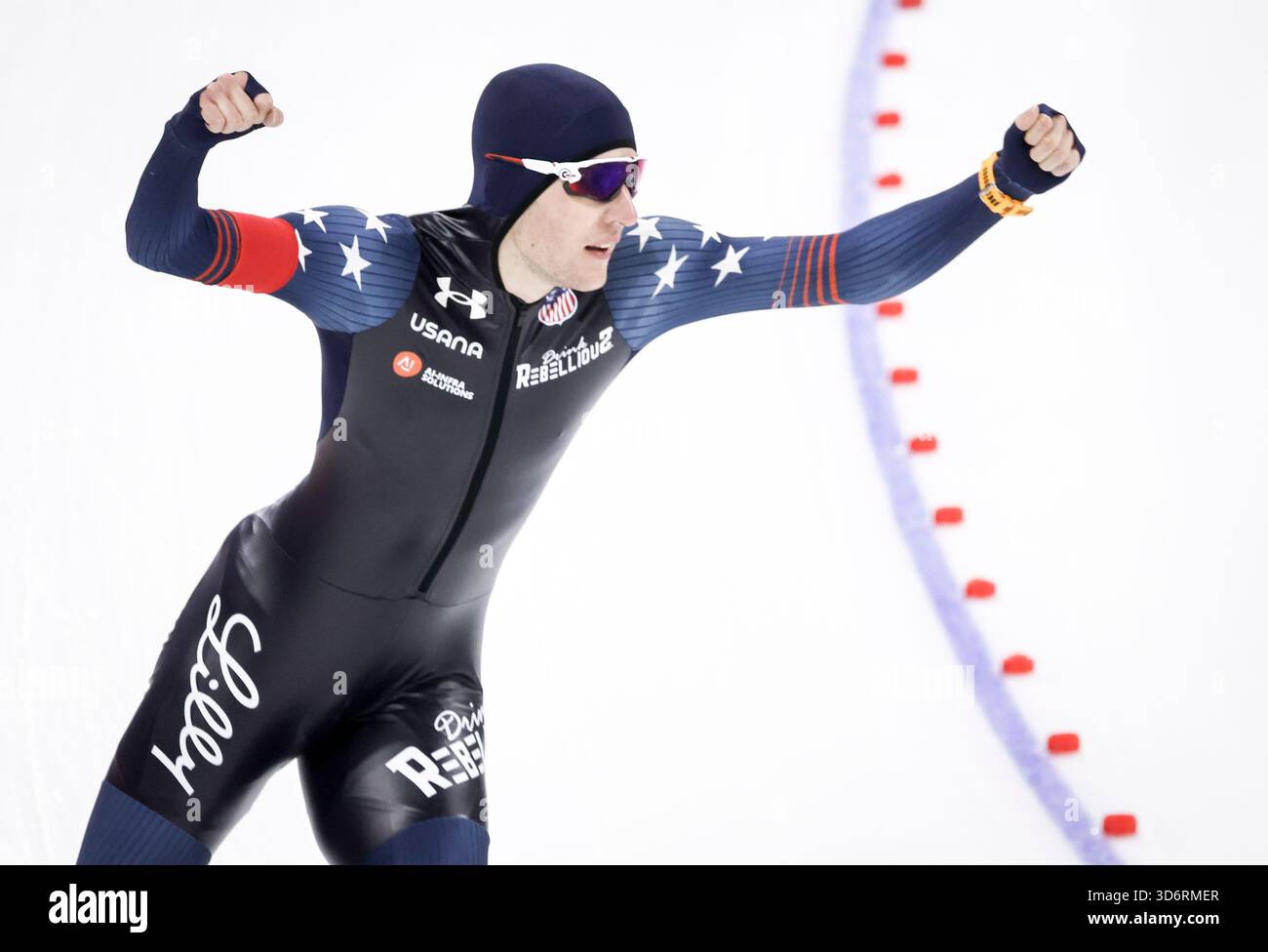 Casey Dawson, of the United States, celebrates his win in the men's ...