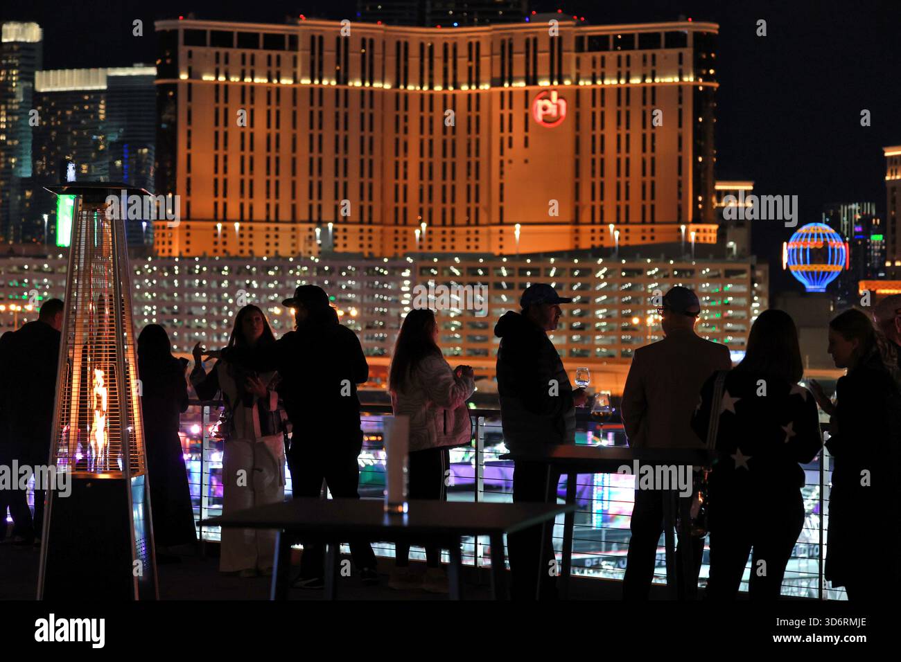Las vegas grand prix fans hi-res stock photography and images - Alamy