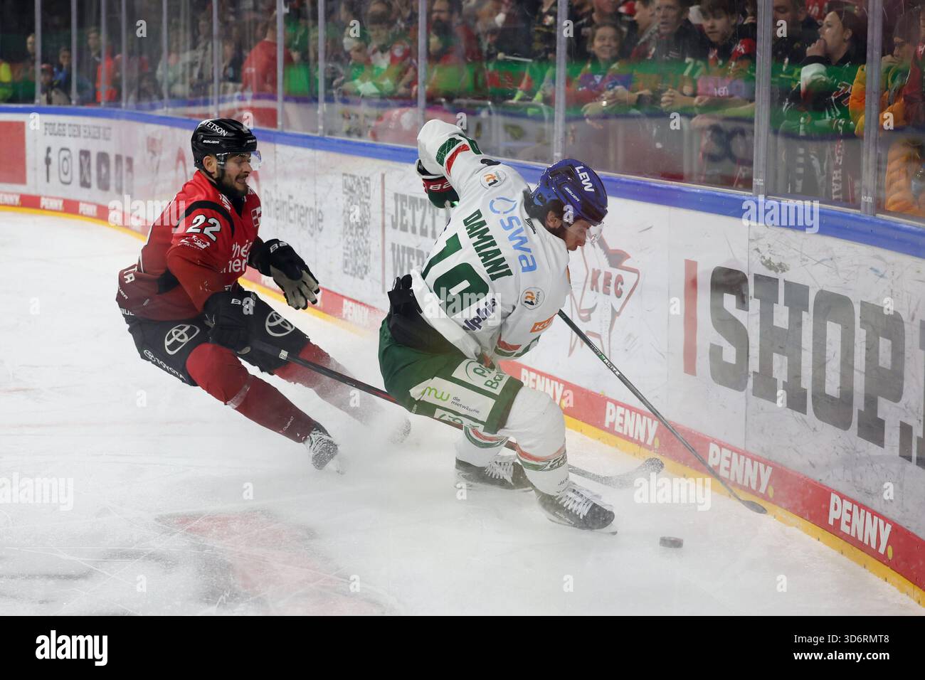from left. Maximilian Gloetzl (Cologne Sharks, #22), Riley Damiani ...