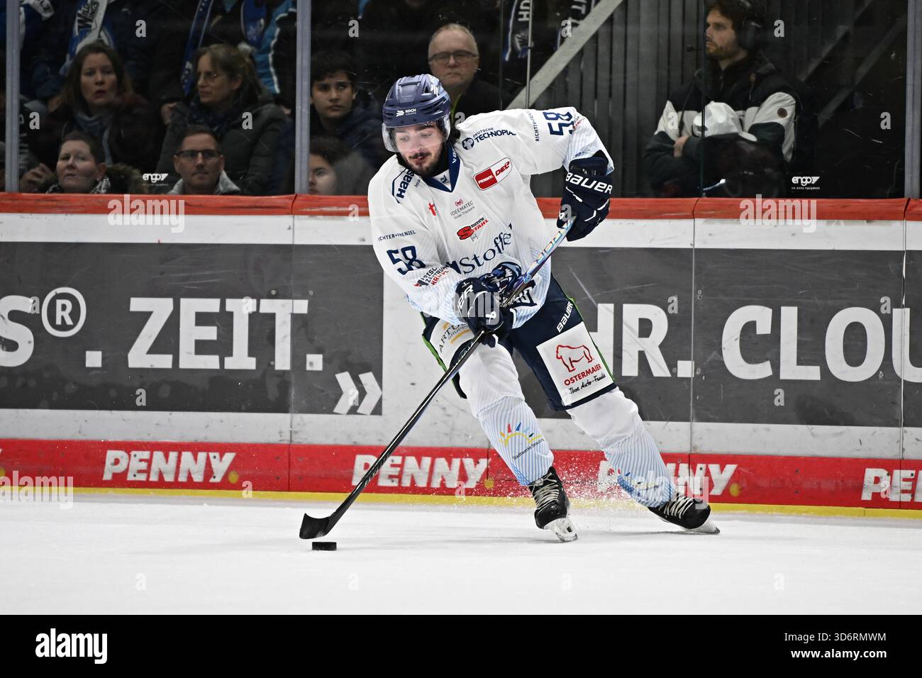 Ryan Merkley (Straubing Tigers) Schwenninger Wild Wings against ...