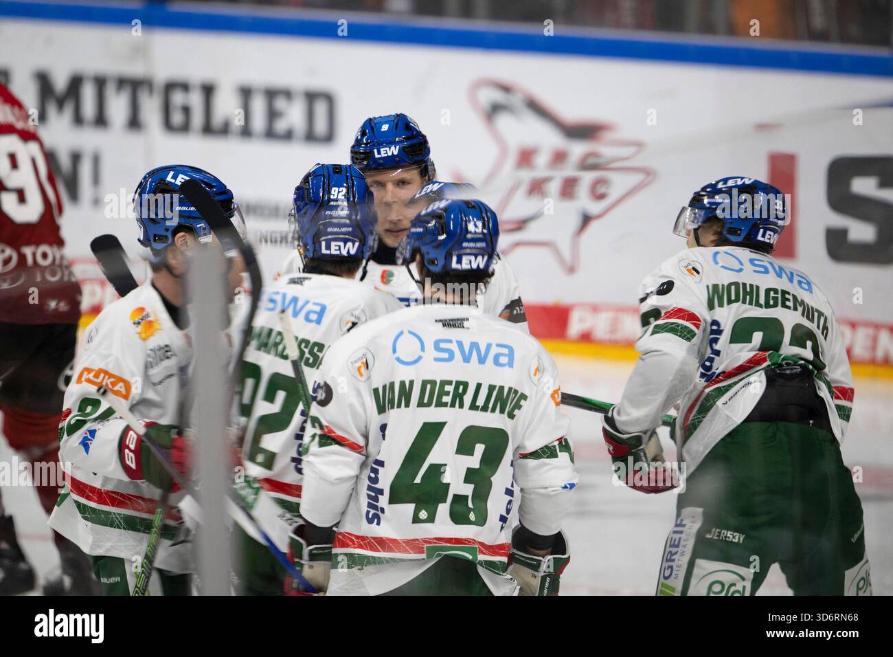 Joseph Cramarossa (Augsburg Panthers, Forward, #92); Leon van der Linde ...