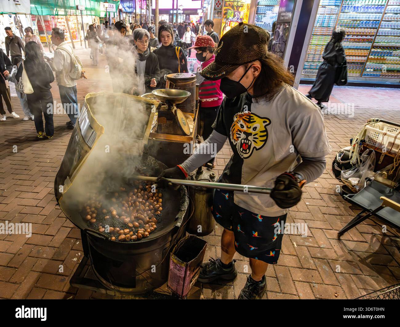 Traditional Roasted Winter Chestnuts, Hong Kong, China Stock Photo - Alamy