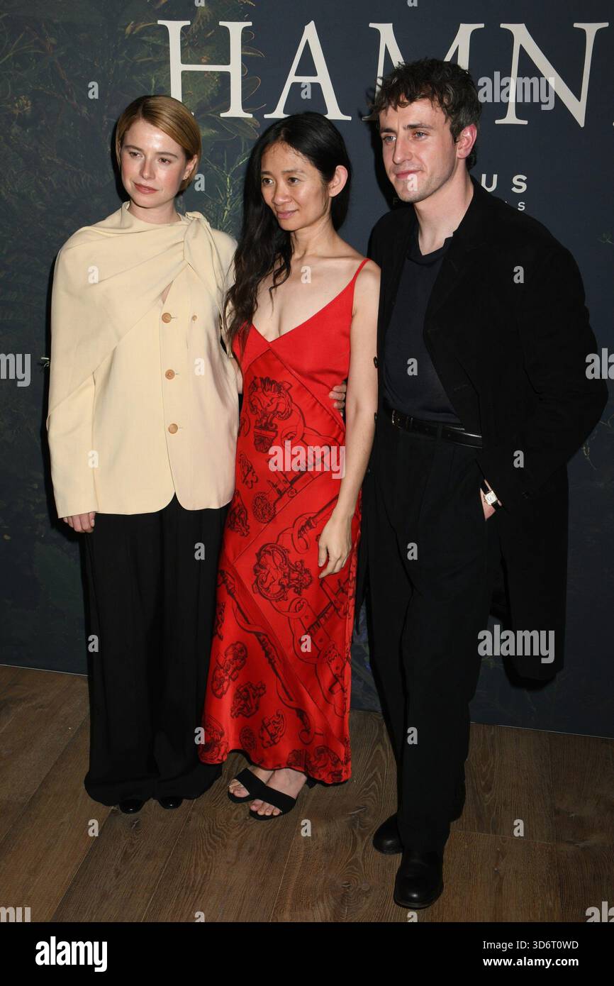 Jessie Buckley, Chloe Zhao, Paul Mescal at arrivals for HAMNET ...