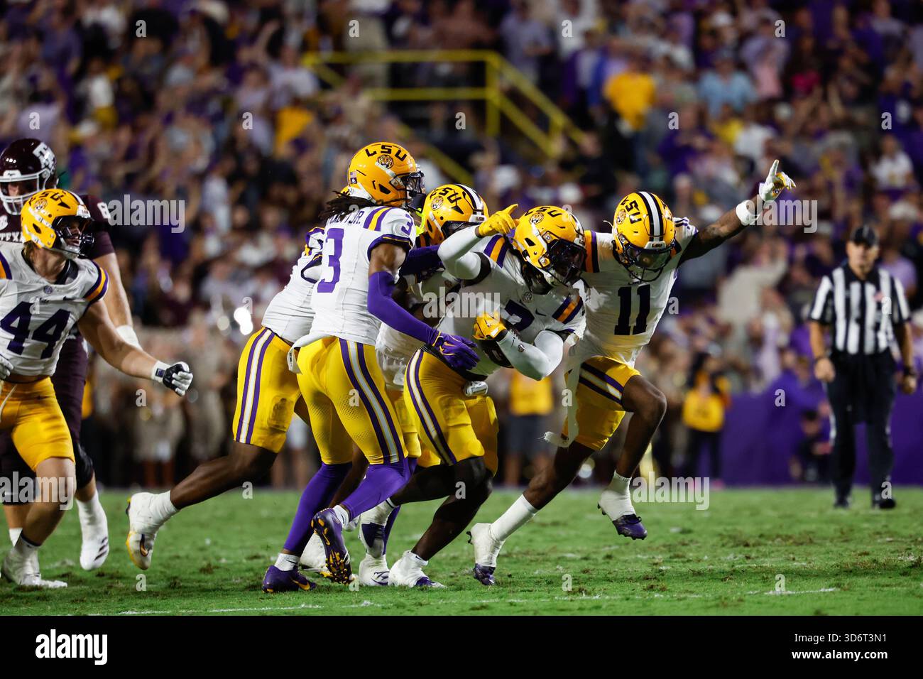 LSU linebacker Harold Perkins Jr. (7) celebrates an interception with ...