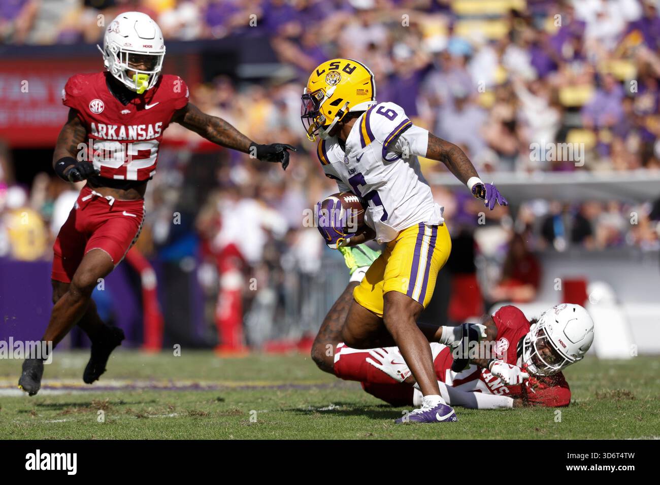 LSU wide receiver Barion Brown (6) carries the ball after a reception ...