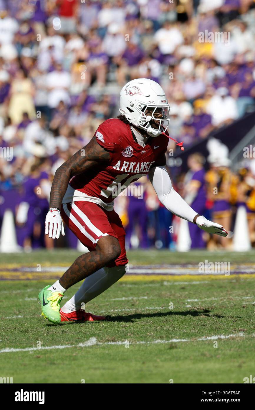 Arkansas defensive back Miguel Mitchell (16) looks to defend during a ...