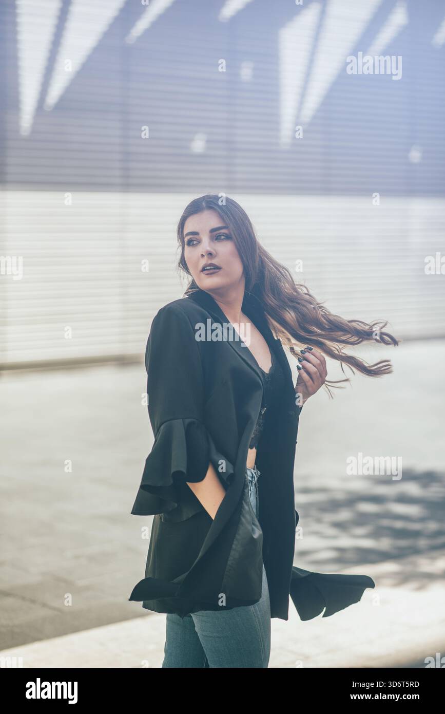 Chased woman looking back scared hi-res stock photography and images ...