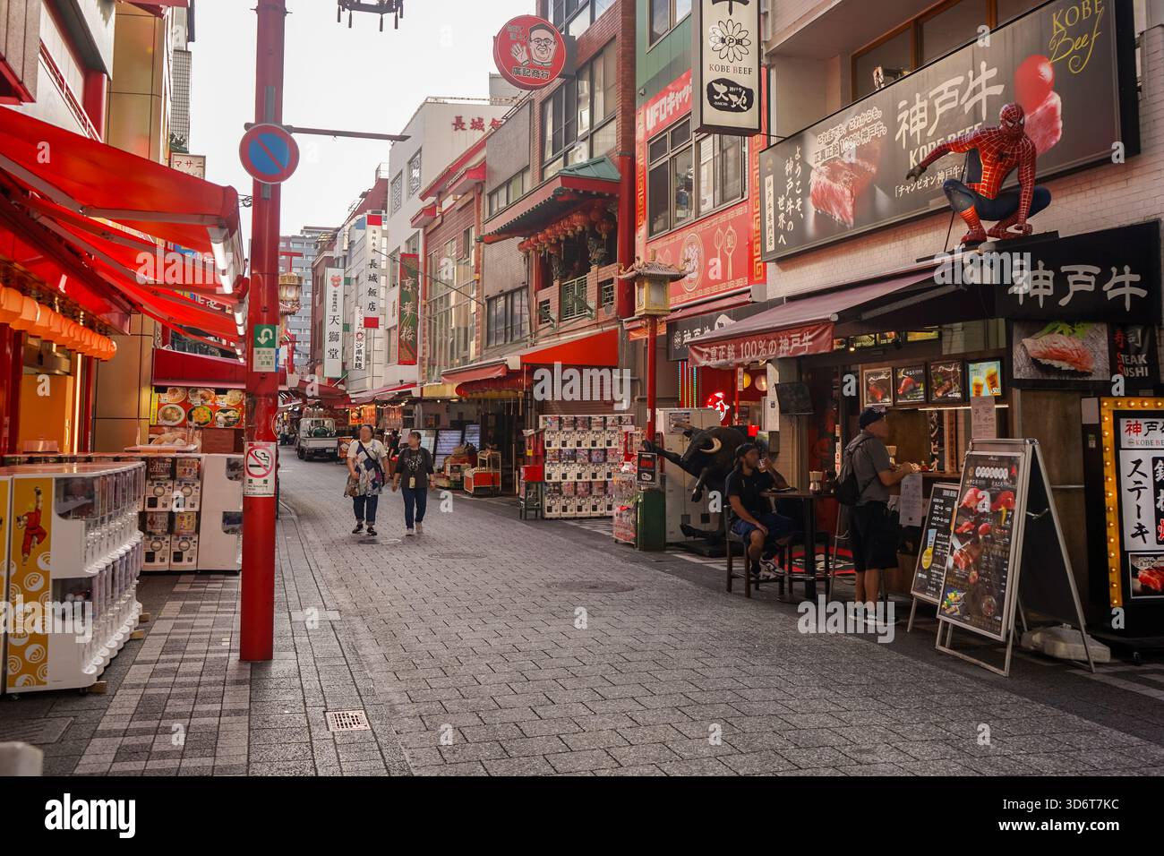 Asian tourists in kobe hi-res stock photography and images - Alamy