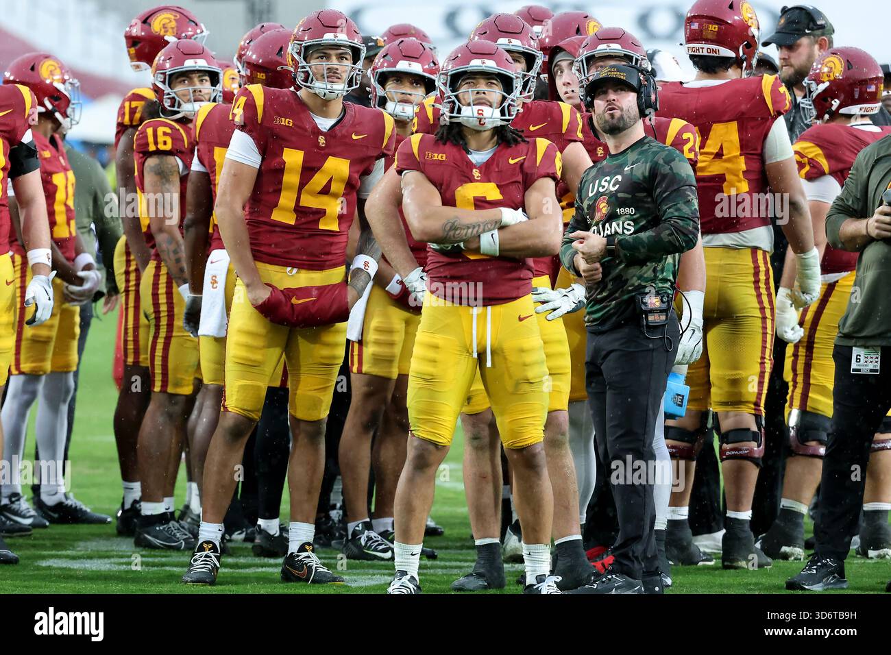 USC quarterback Jayden Maiava (14) and wide receiver Makai Lemon (6 ...